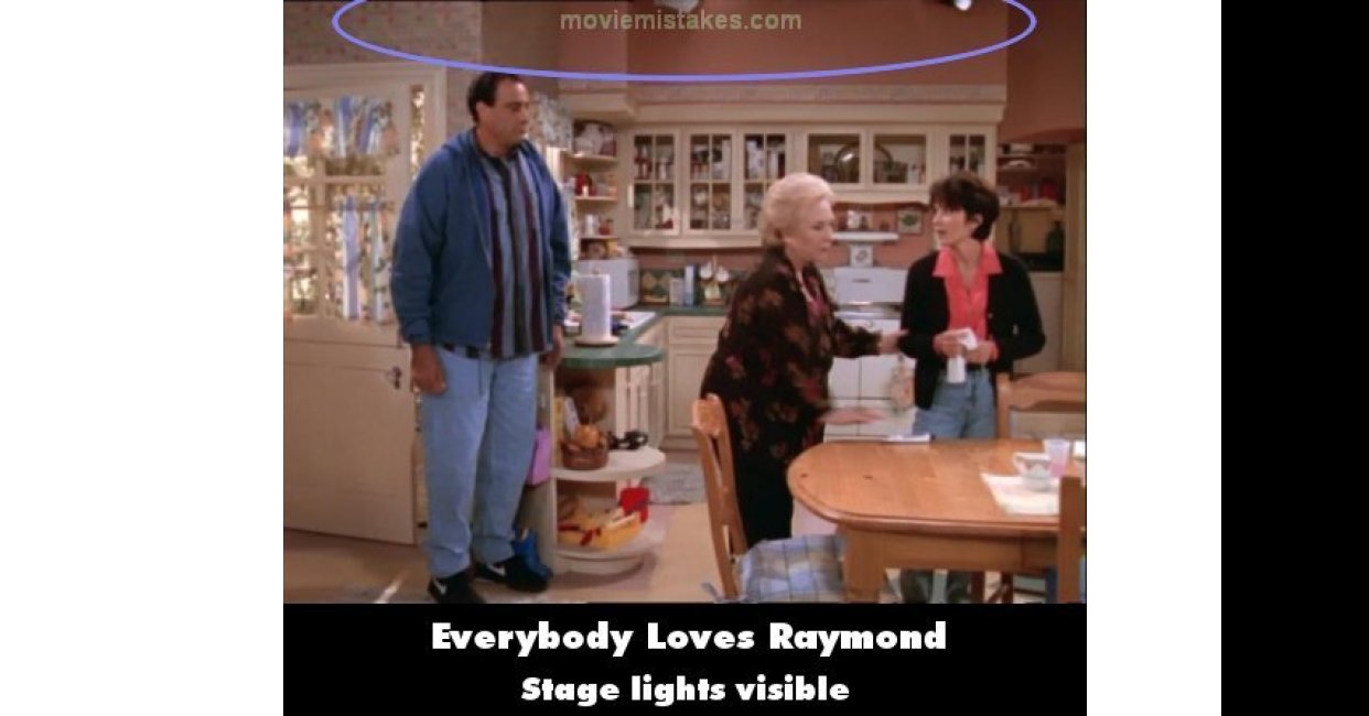 Everybody Loves Raymond (1996) TV mistake picture (ID 300857)
